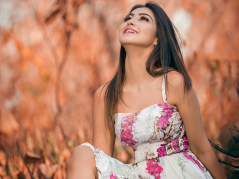 Top 10 Anmol Bhatia Looks & Styles ⋆ CashKaro